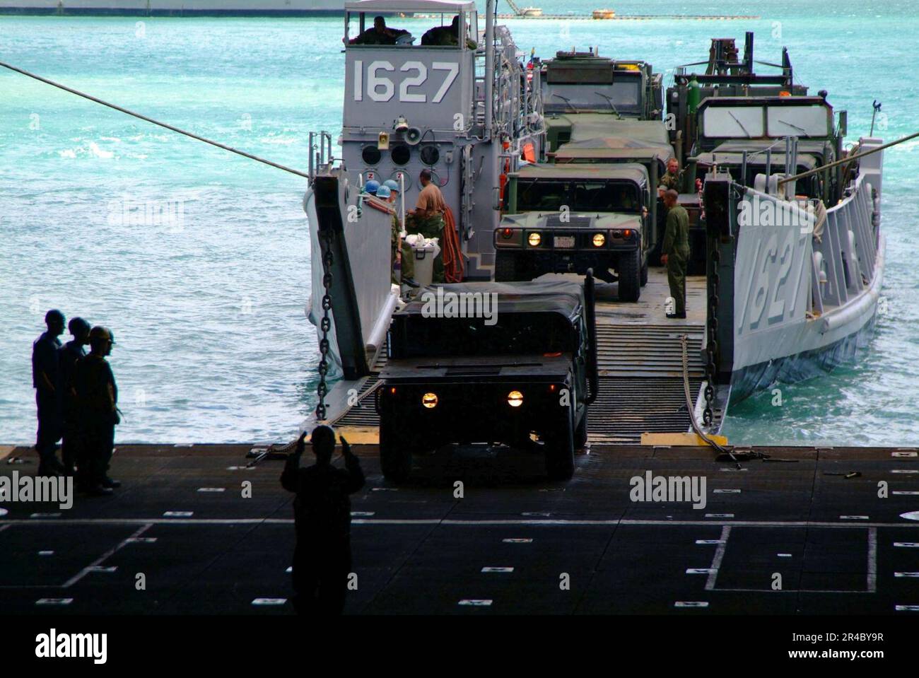 US Navy The amphibious dock landing ship USS Harpers Ferry (LSD 49 ...