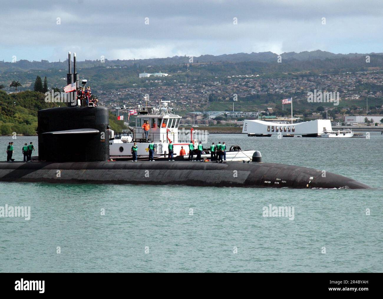 US Navy The Los Angeles-class fast attack submarine USS Louisville (SSN ...