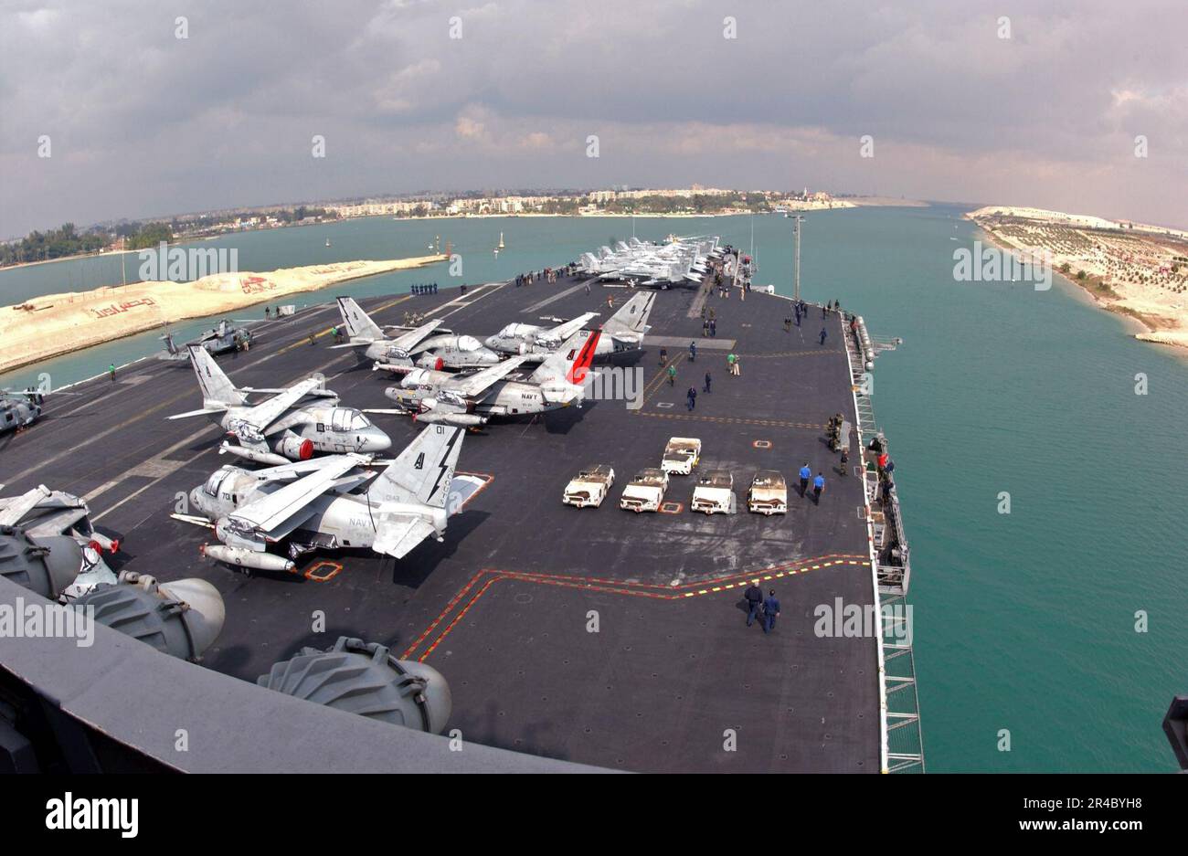 US Navy The Nimitz-class aircraft carrier USS Theodore Roosevelt (CVN ...