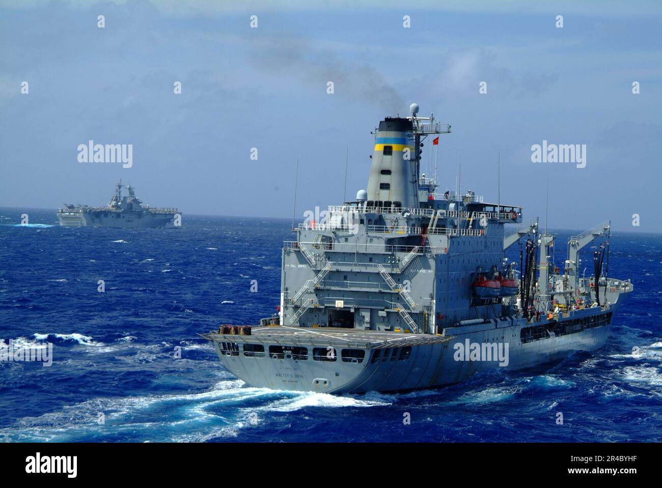 US Navy The amphibious assault ship USS Essex (LHD 2) transit near the ...