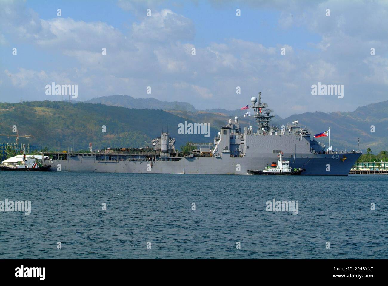 US Navy The dock landing ship USS Harpers Ferry (LSD 49) prepares to ...