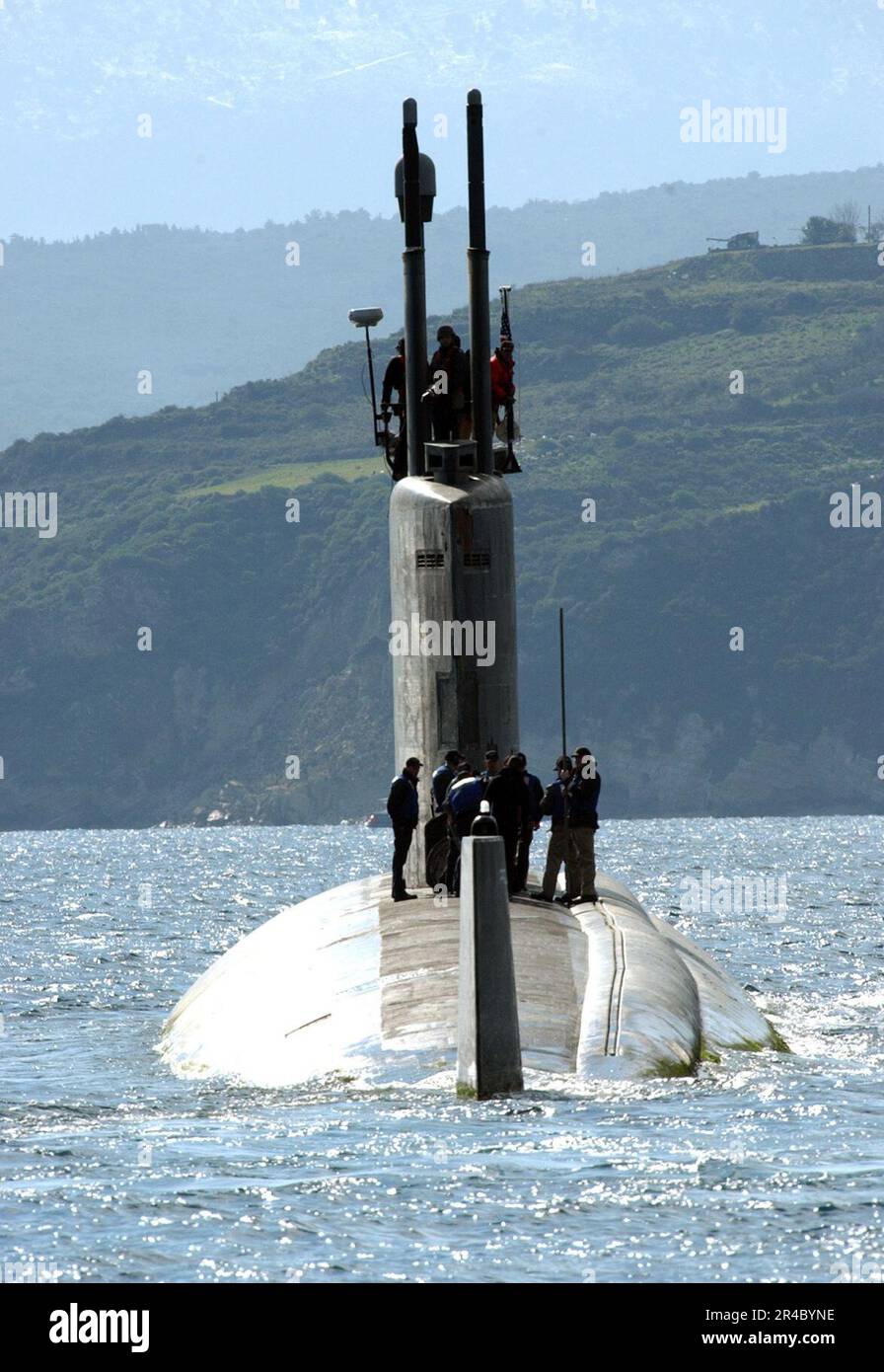 US Navy The Los Angeles-class fast attack submarine USS Annapolis (SSN ...