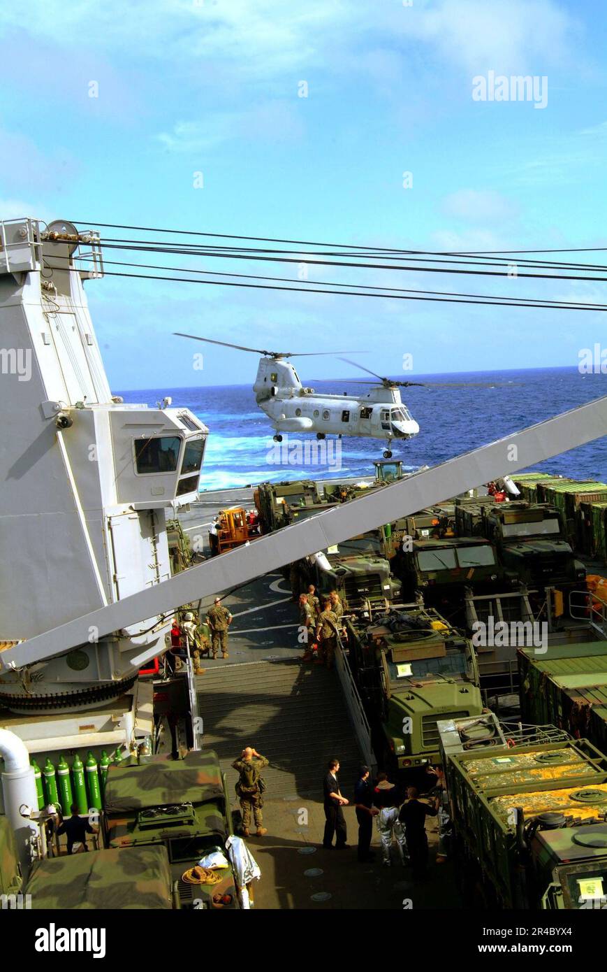 US Navy A CH-46E Sea Knight assigned to the Flying Tigers of Marine ...