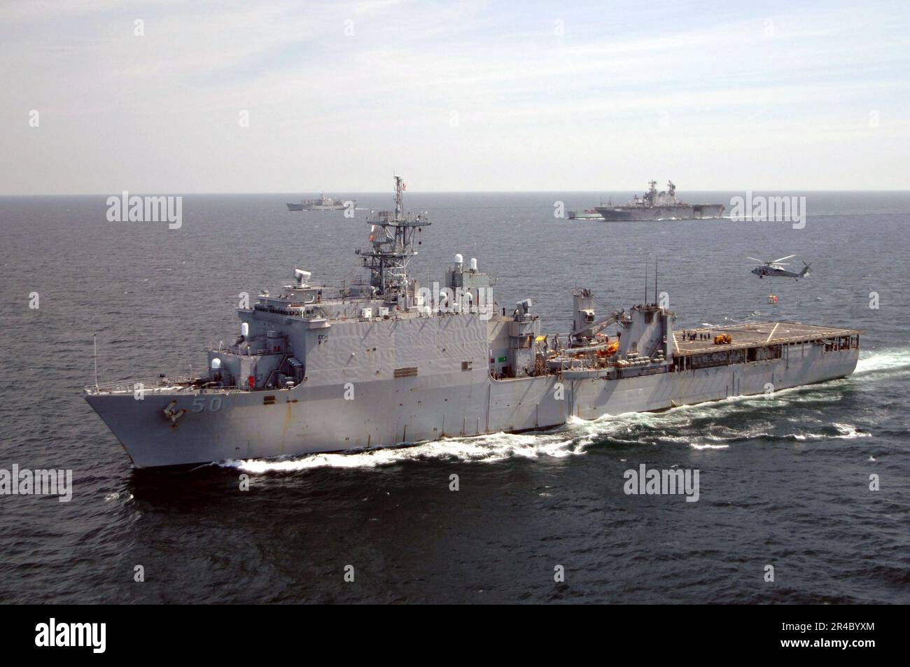 US Navy The amphibious dock landing ship USS Carter Hall (LSD 50 ...