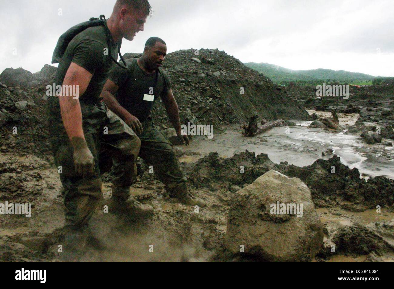 US Navy U.S. Marines assigned to the 31st Marine Expeditionary Unit ...