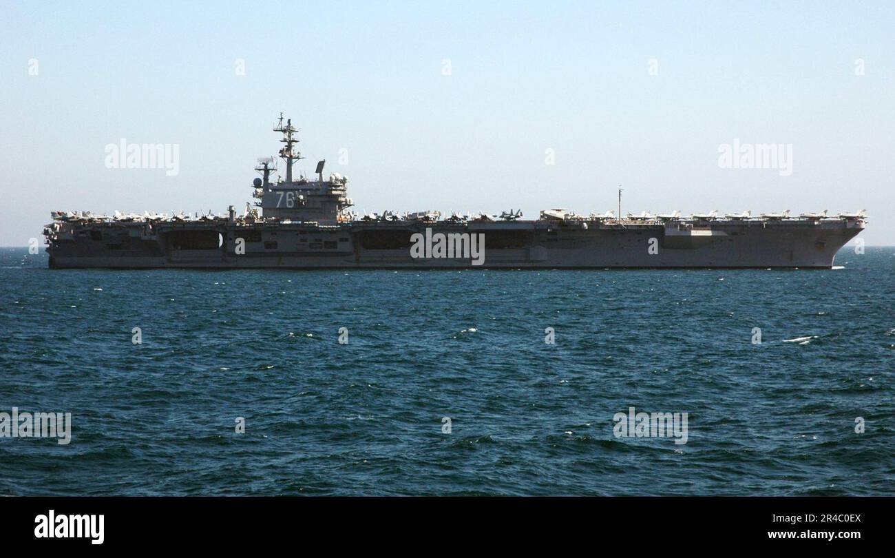 US Navy The Nimitz-class aircraft carrier USS Ronald Reagan (CVN 76 ...
