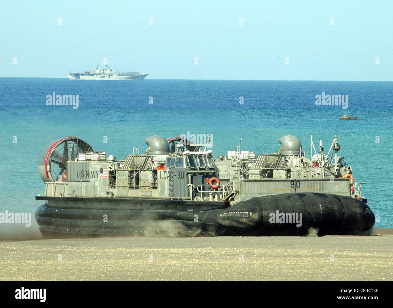 US Navy The amphibious assault ship USS Essex (LHD 2) steams off the ...