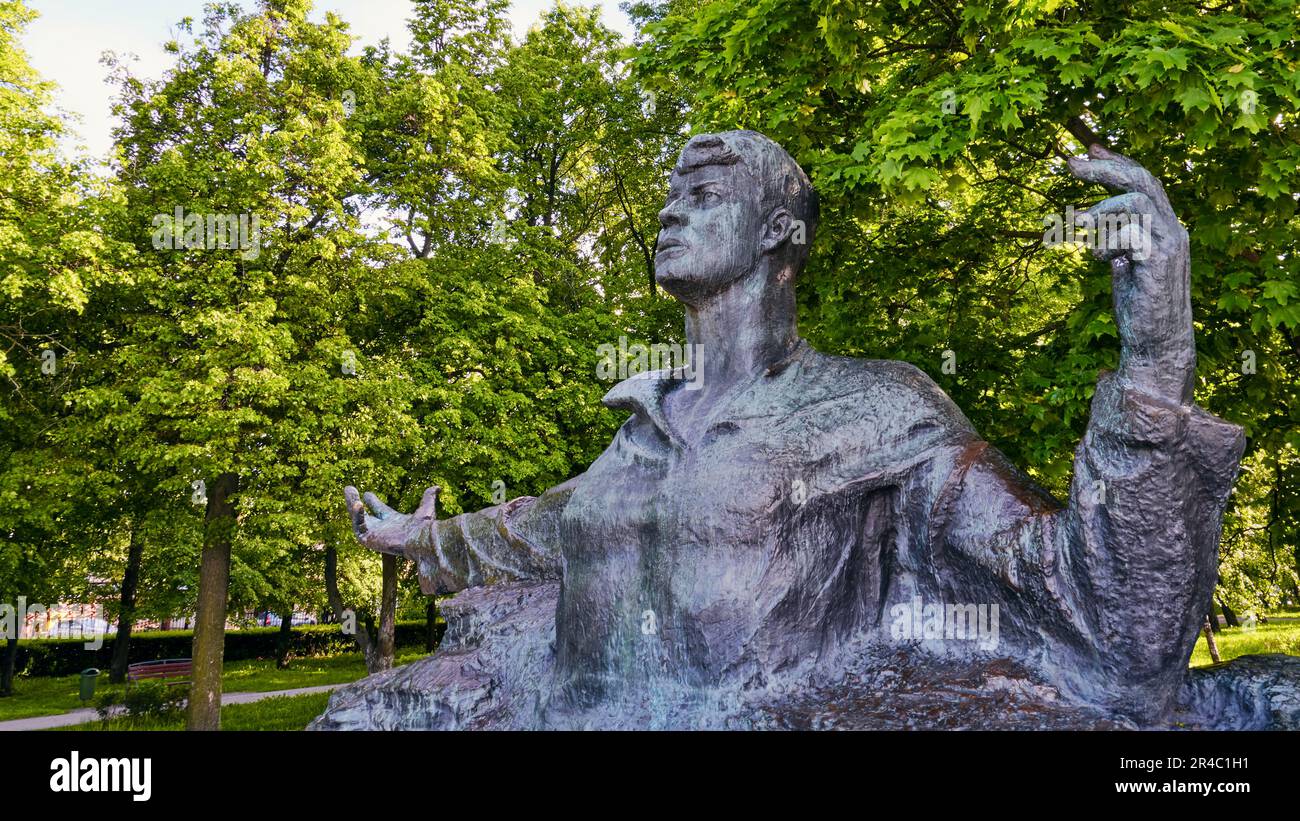Monument to Russian poet Sergei Yesenin in the city park Stock Photo ...