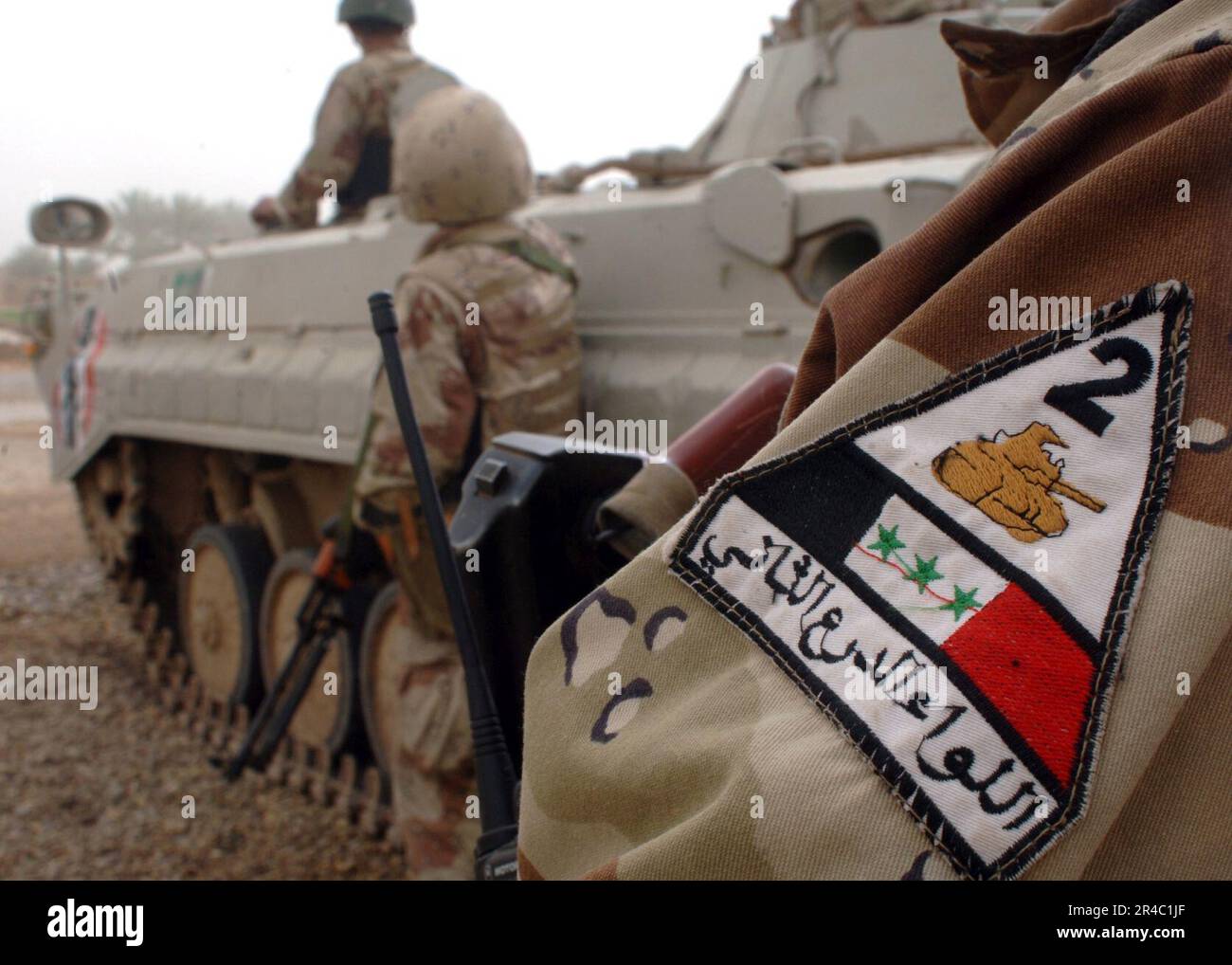 US Navy Iraqi soldiers maintain perimeter security after an improvised ...