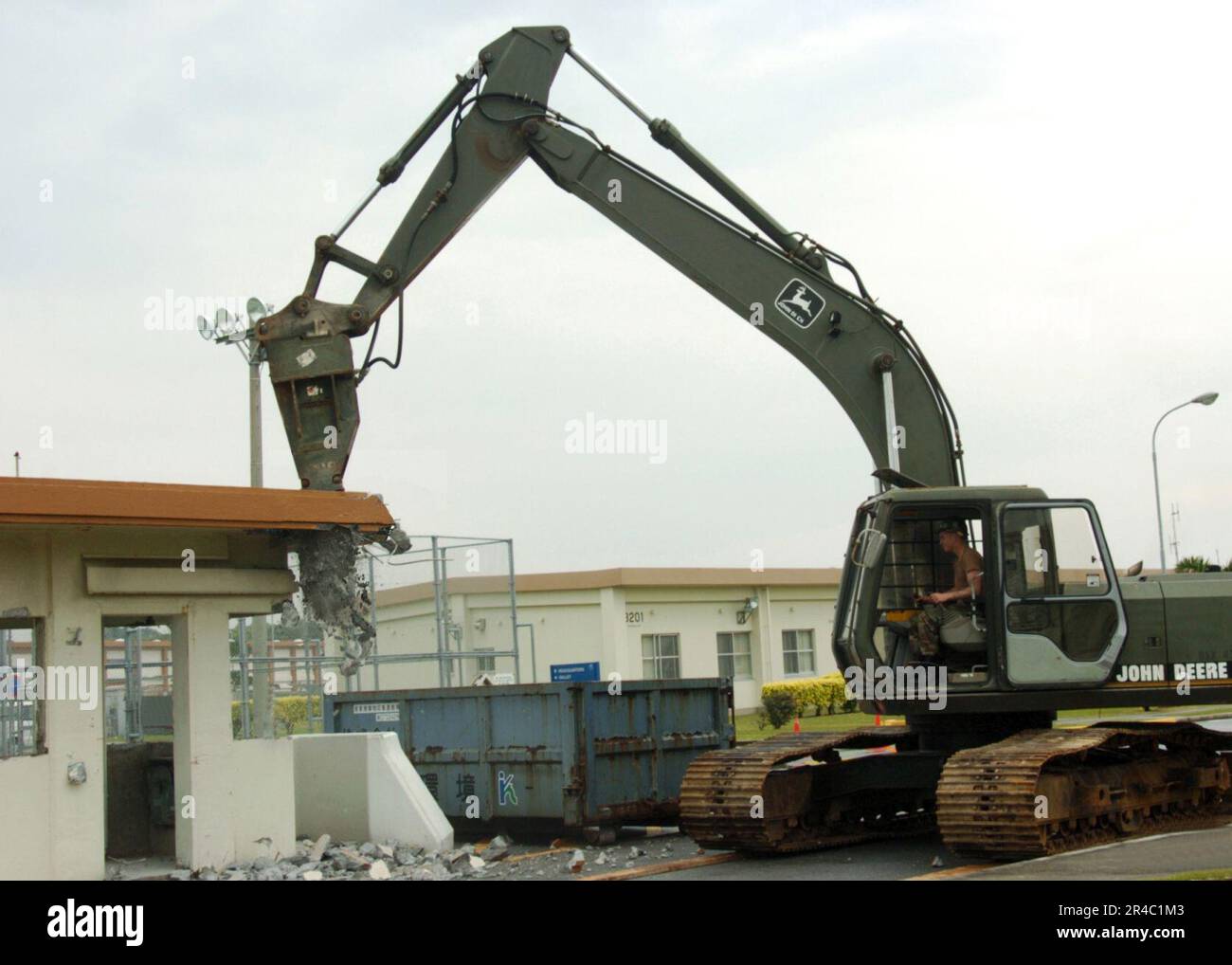 US Navy Equipment Operator 2nd Class assigned to Naval Mobile ...