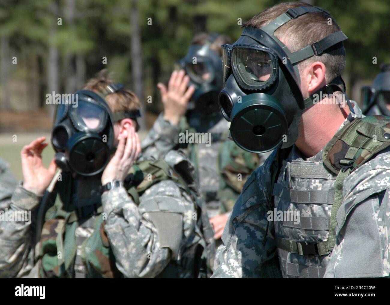 US Navy Navy Reservists and active duty personnel don their MCU-2P ...