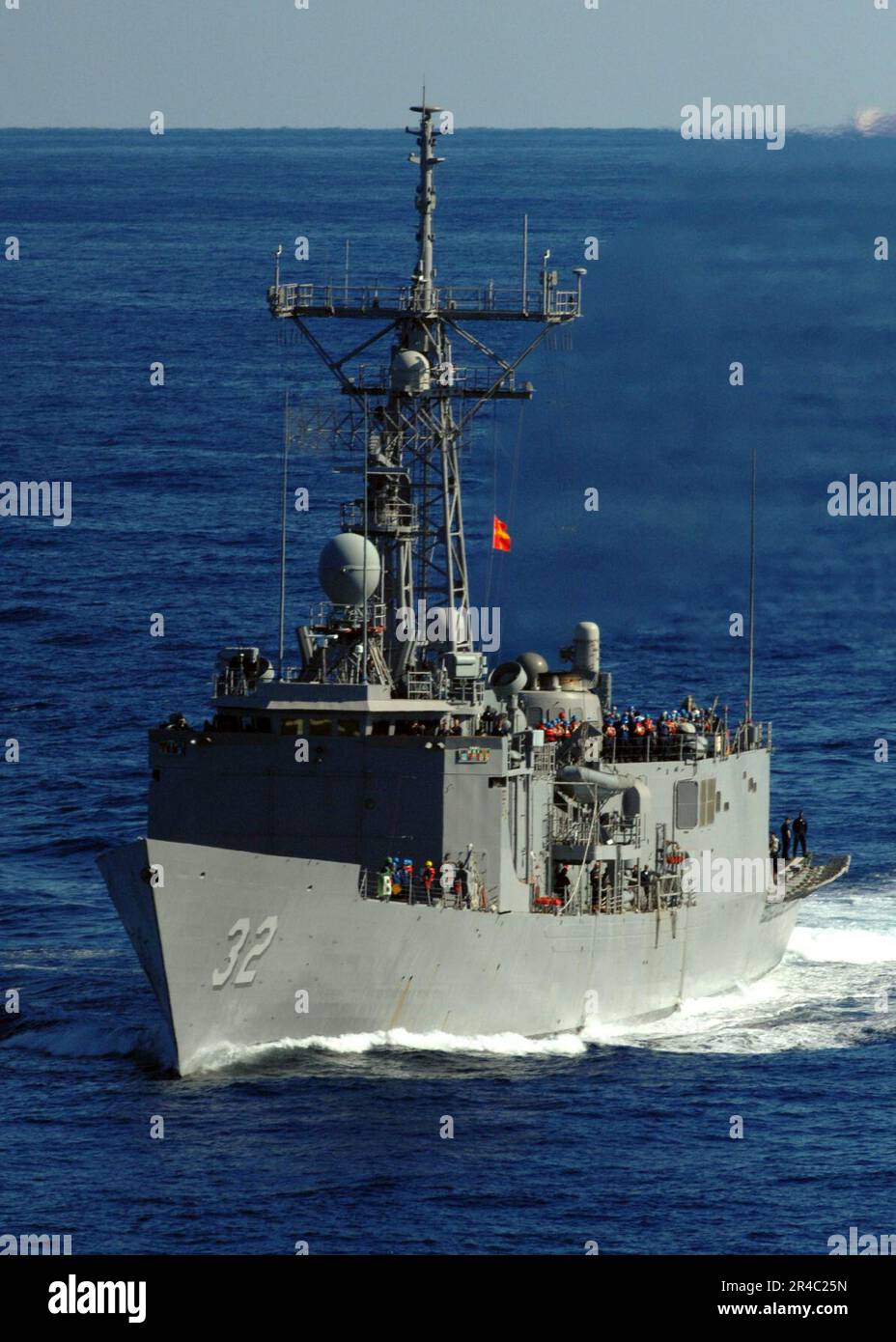 US Navy The guided-missile frigate USS John L. Hall (FFG 32) transit ...