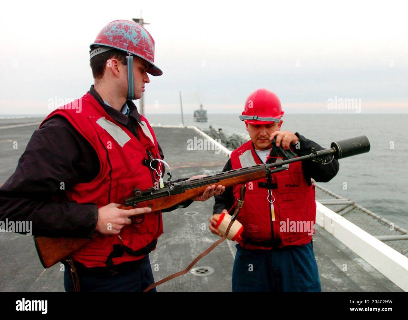 US Navy Gunner's Mate 3rd Class and Gunner's Mate 1st Class prepare a ...