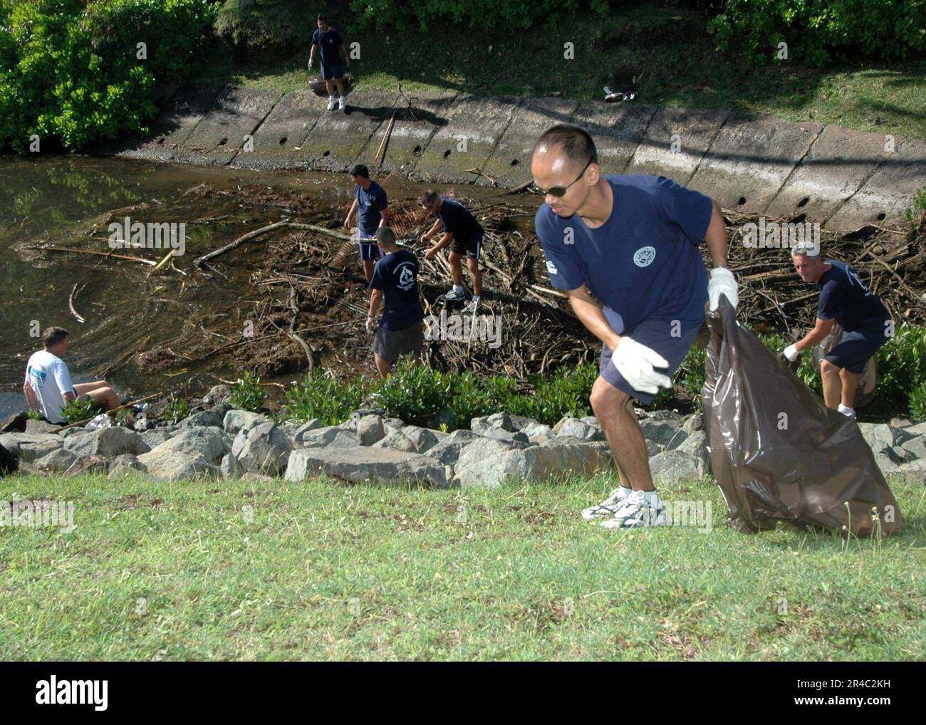 US Navy Sailors assigned to Afloat Training Group, Middle Pacific ...