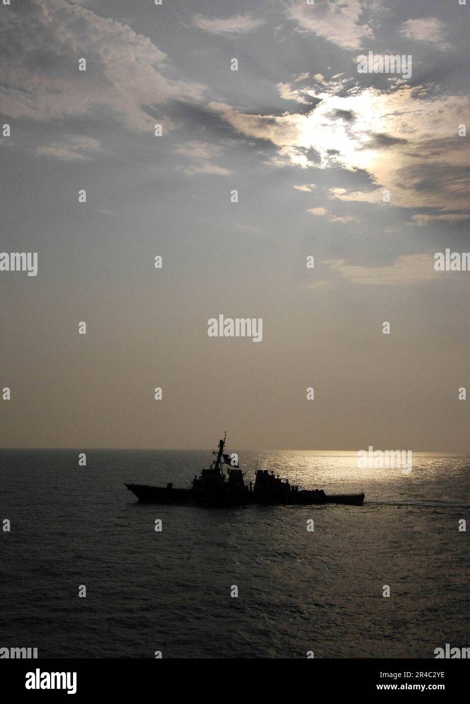 US Navy The Nimitz-class aircraft carrier USS Abraham Lincoln (CVN 72 ...