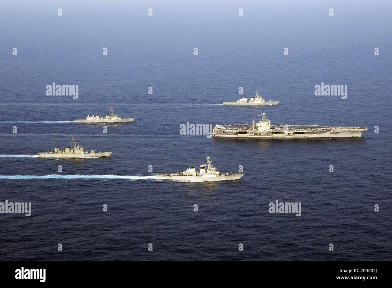 US Navy The Nimitz-class aircraft carrier USS Abraham Lincoln (CVN 72 ...