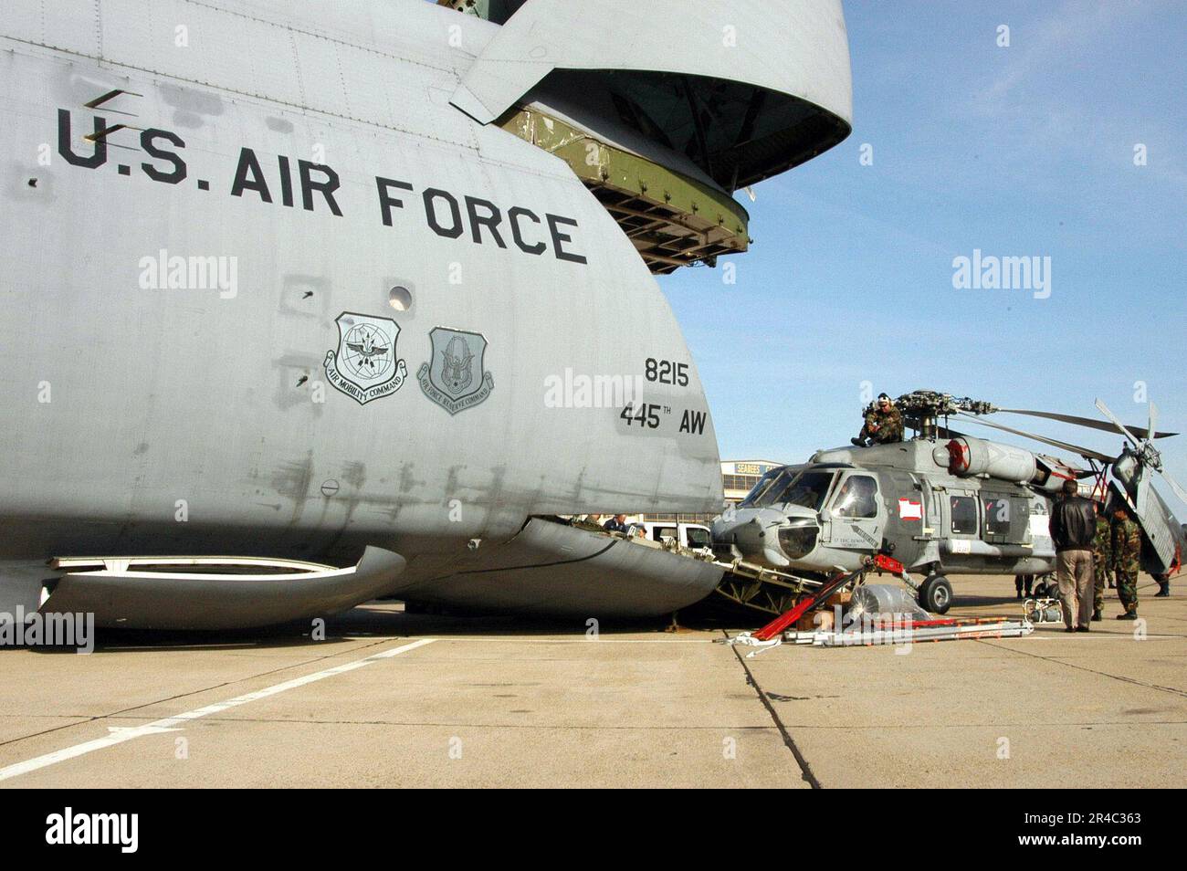 US Navy Sailors assigned to Helicopter Anti-Submarine Squadron Ten (HS ...