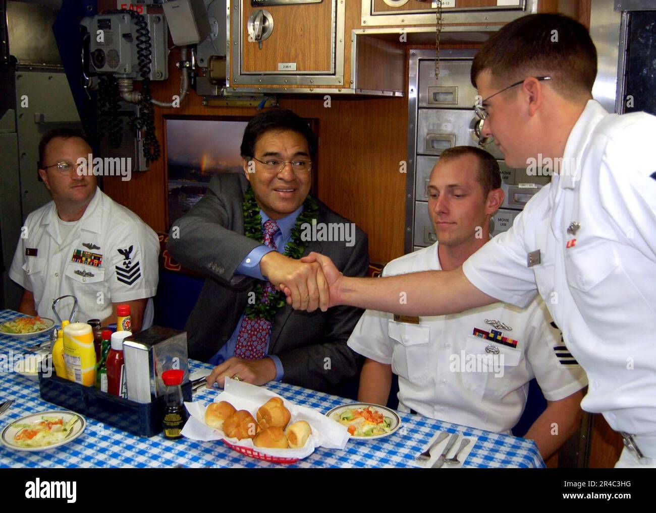 US Navy Honolulu Mayor Mufi Hannemann visits with crew members aboard ...