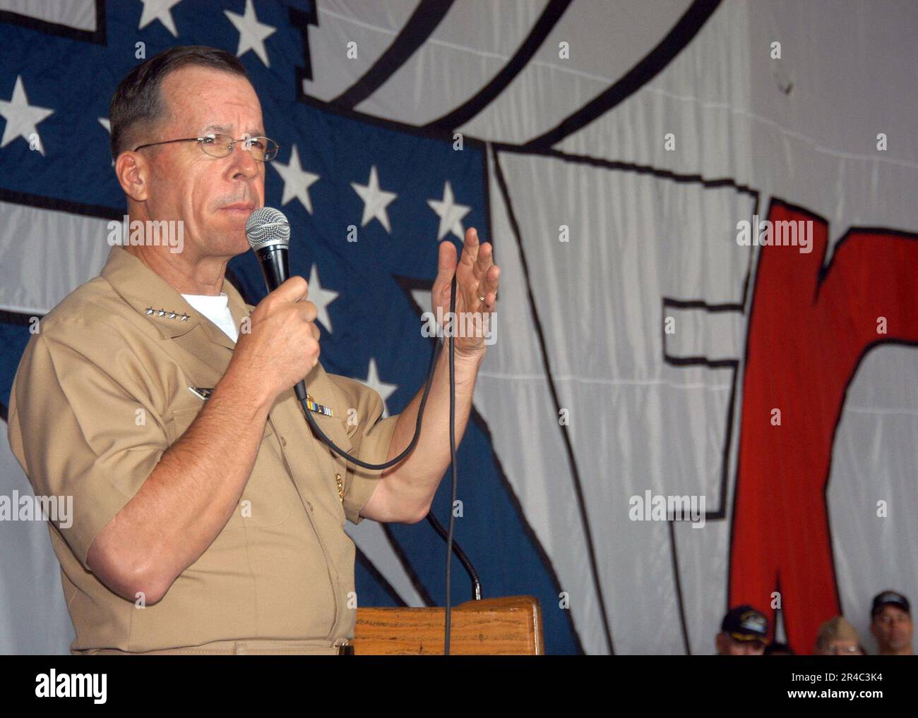 US Navy Chief of Naval Operations Adm. Mike Mullen conducts an all ...