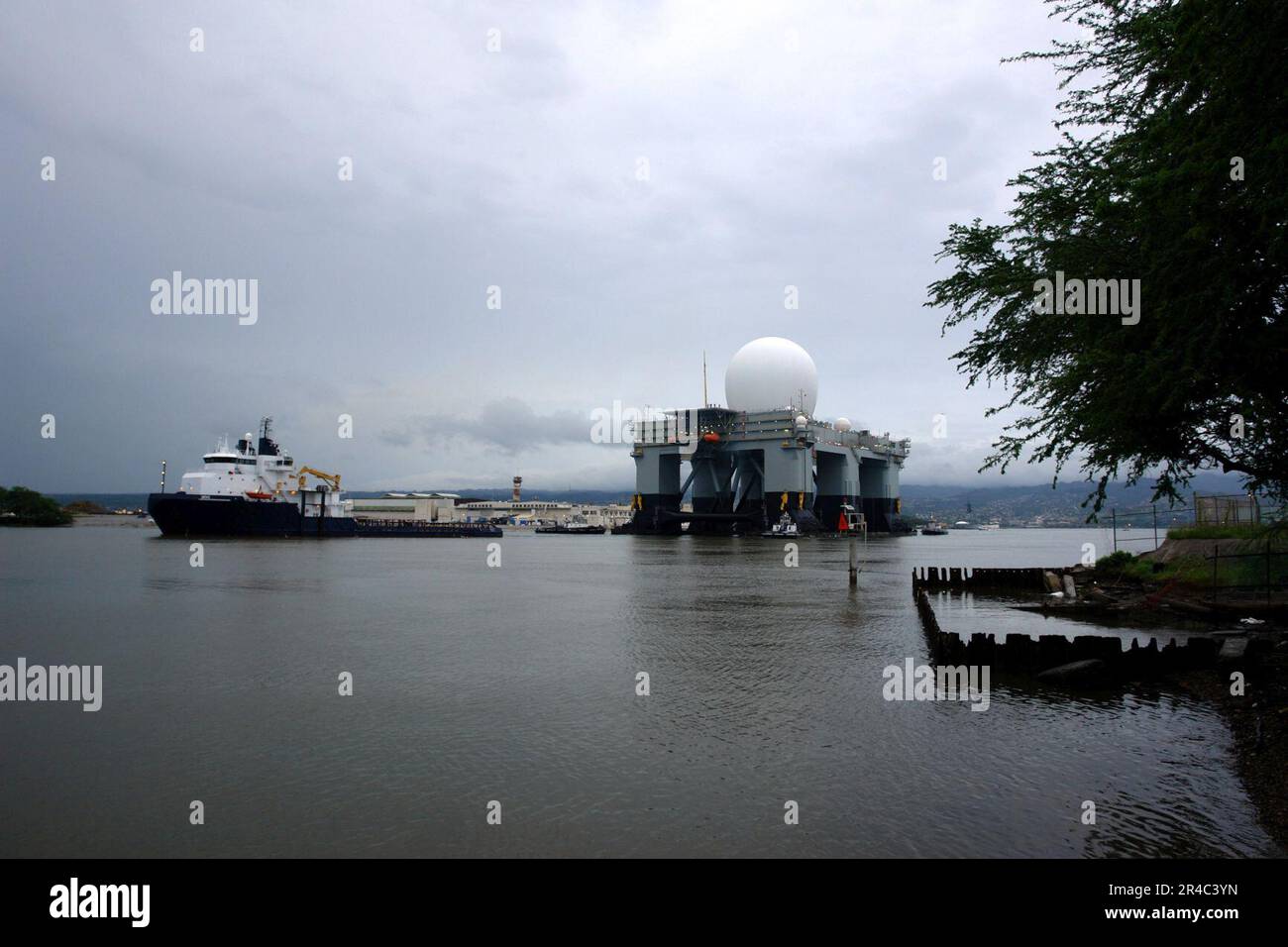 US Navy The Sea Based X-Band Radar (SBX 1) departs Pearl Harbor, en ...