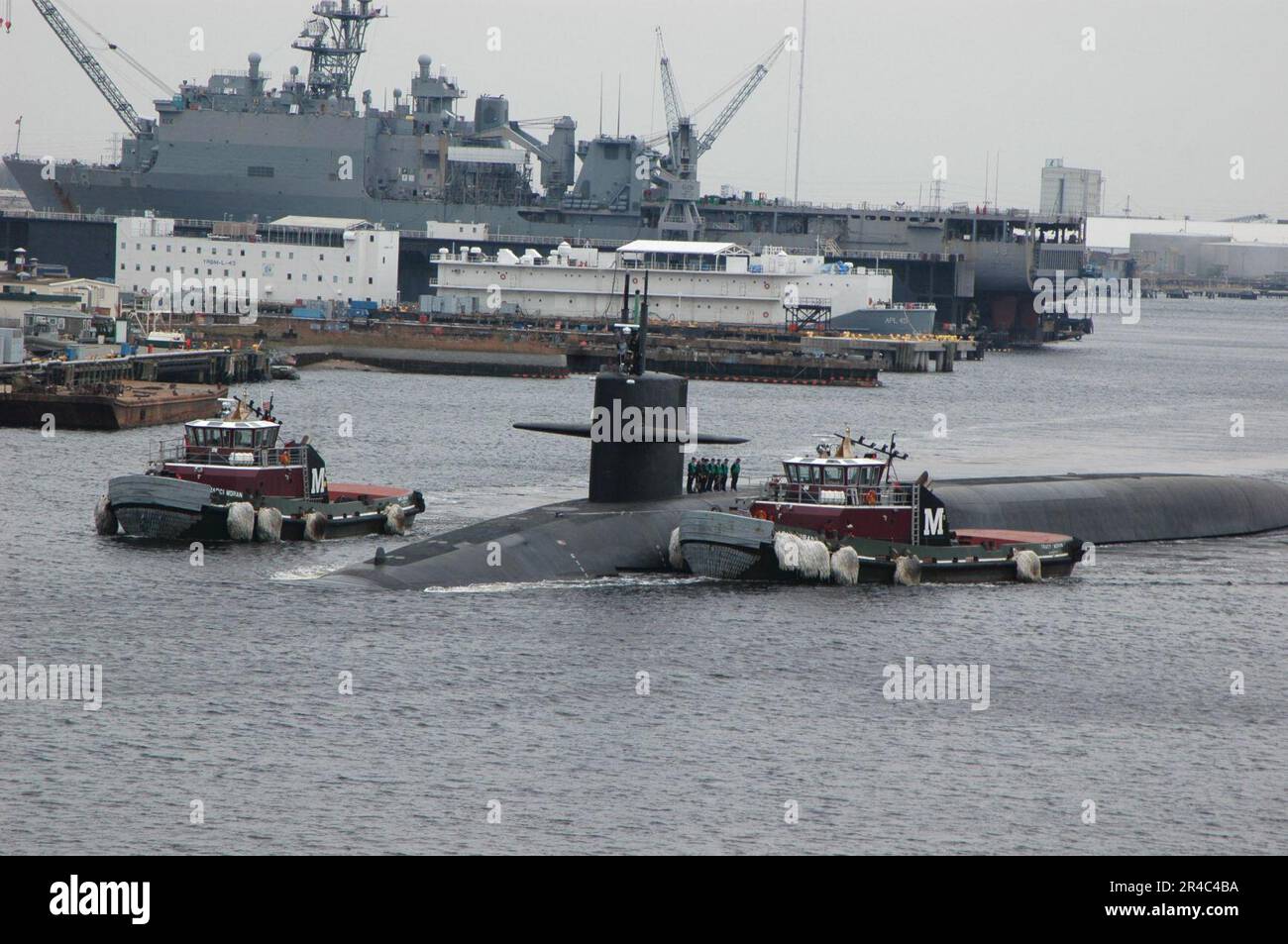 US Navy The guided-missile submarine USS Florida (SSGN 728) departs ...