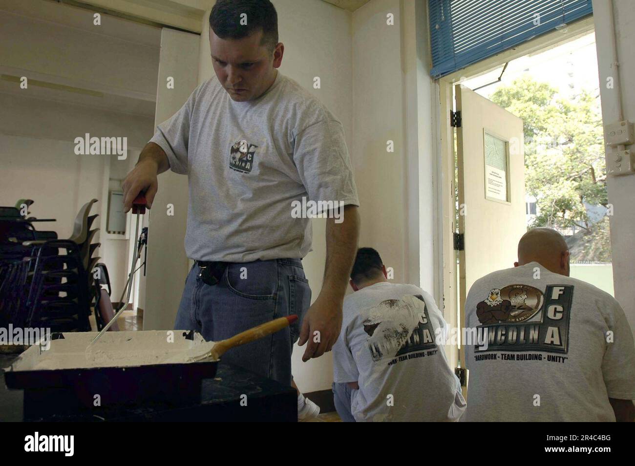 US Navy The Nimitz-class aircraft carrier USS Abraham Lincoln's (CVN 72 ...