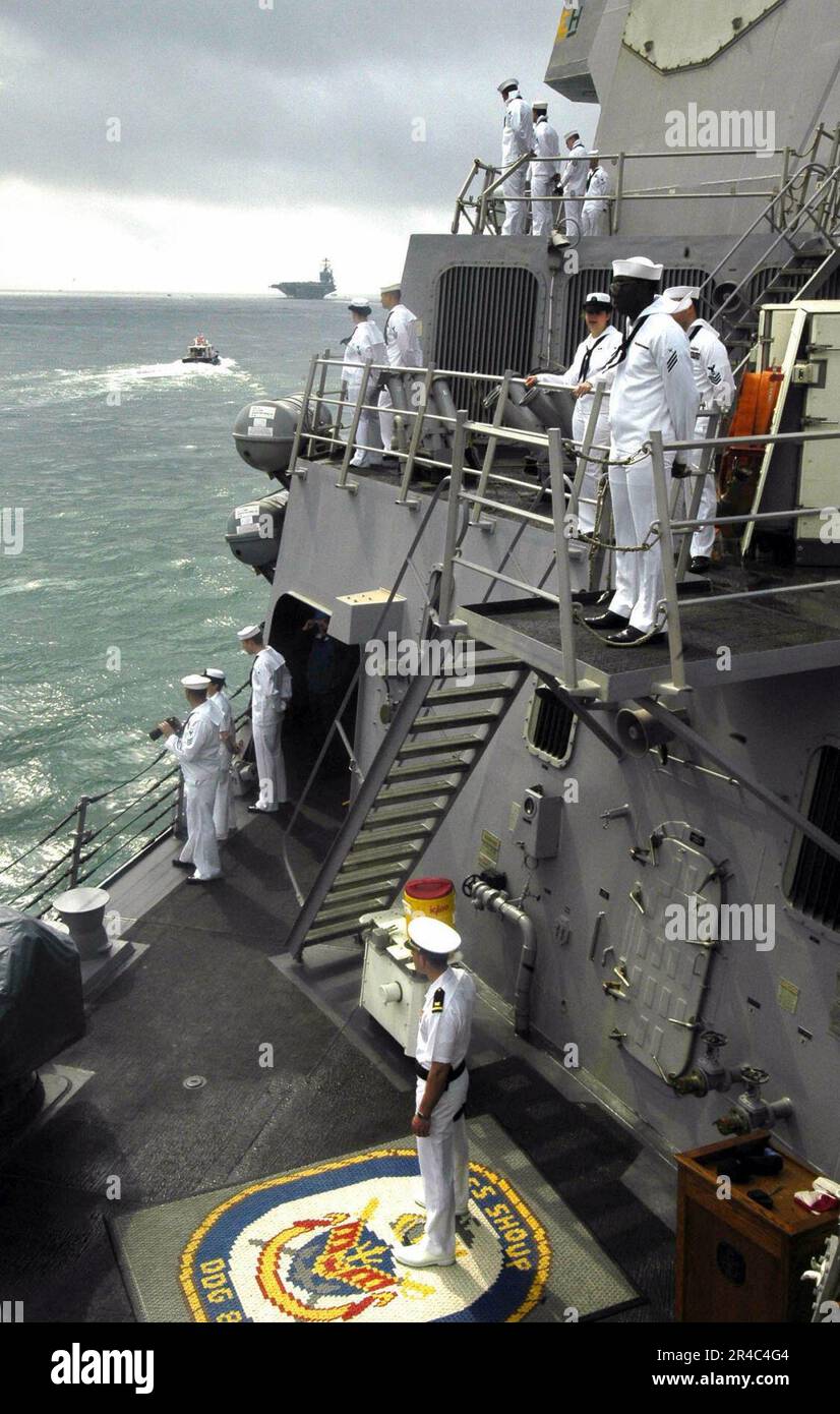 US Navy The crew of the Arleigh Burke-class Guided Missile Destroyer ...