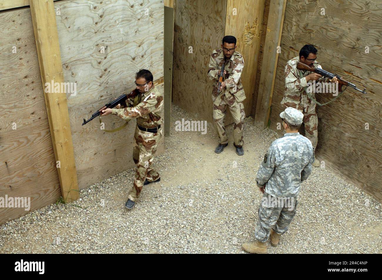US Navy Iraq Army soldiers from a 5th Battalion search through a kill ...