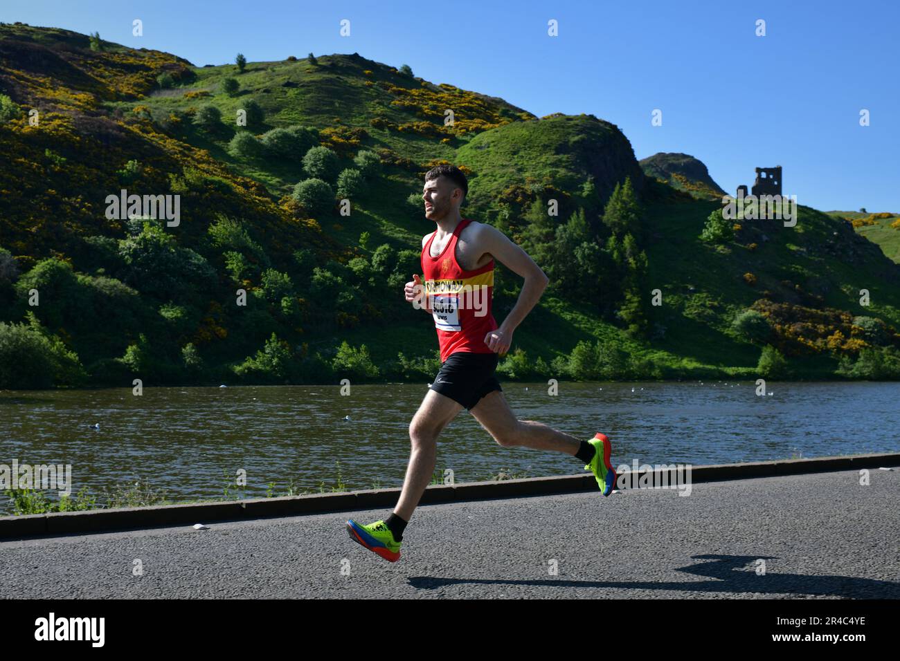 Edinburgh Scotland, UK 27 May 2023. Hundreds of runners make their way ...