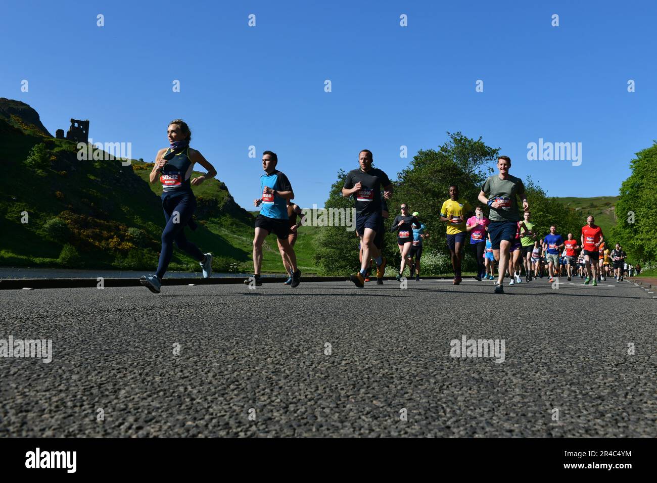 Edinburgh Scotland, UK 27 May 2023. Hundreds of runners make their way ...
