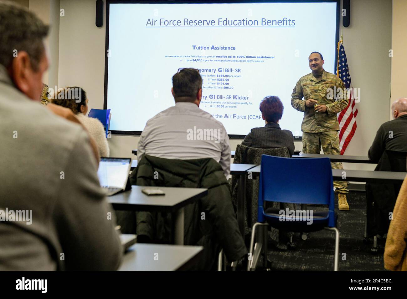 Tech. Sgt. Eric Jackson, an Air Force Reserve Command recruiter, briefs ...
