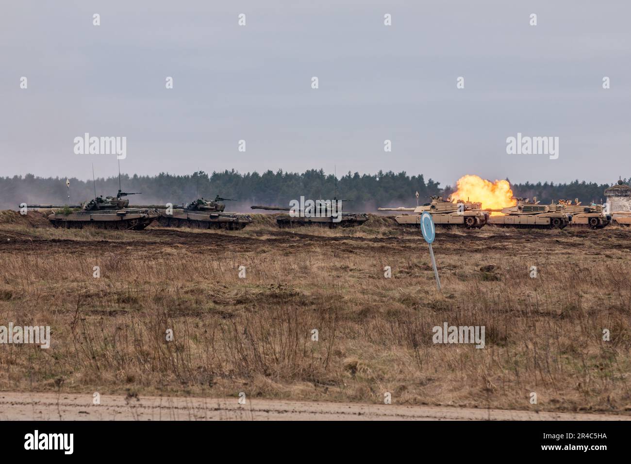 U.S. Soldiers assigned to the 2nd Armored Brigade Combat Team, 1st ...