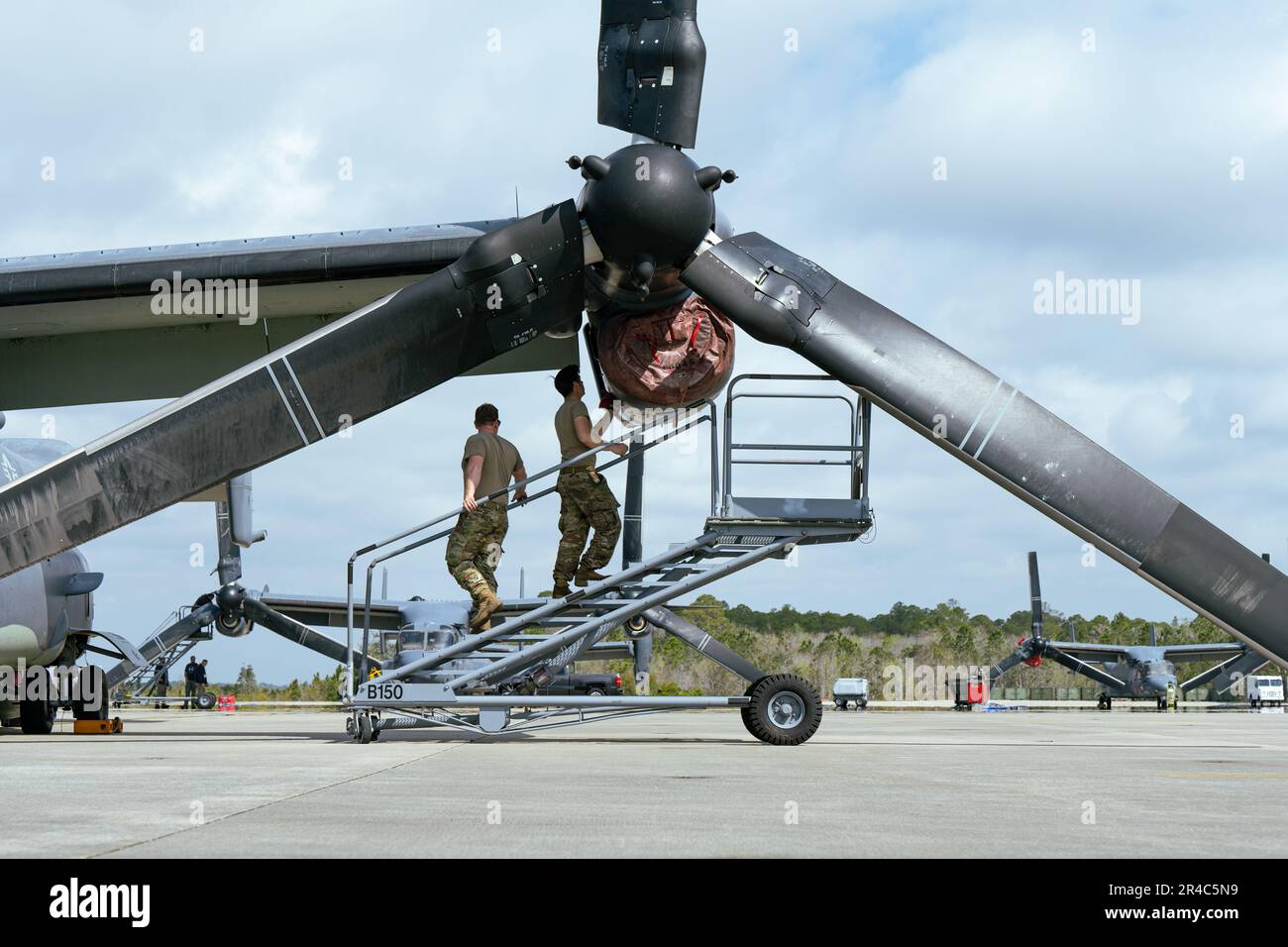 From left, U.S. Air Force Staff Sgt. Dagon Edwards and Staff Sgt ...