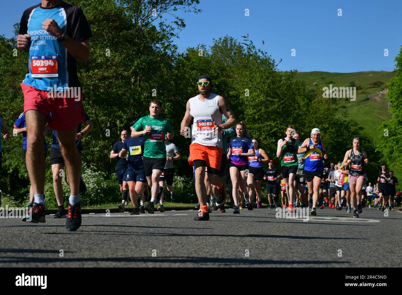 Edinburgh Scotland, UK 27 May 2023. Hundreds of runners make their way ...