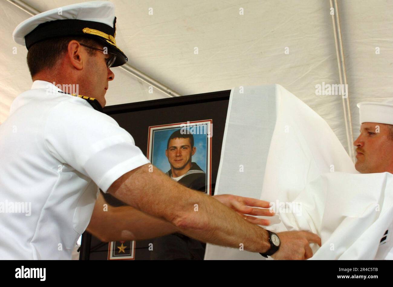 US Navy Commodore, Regional Support Organization Norfolk, Capt. unveils ...