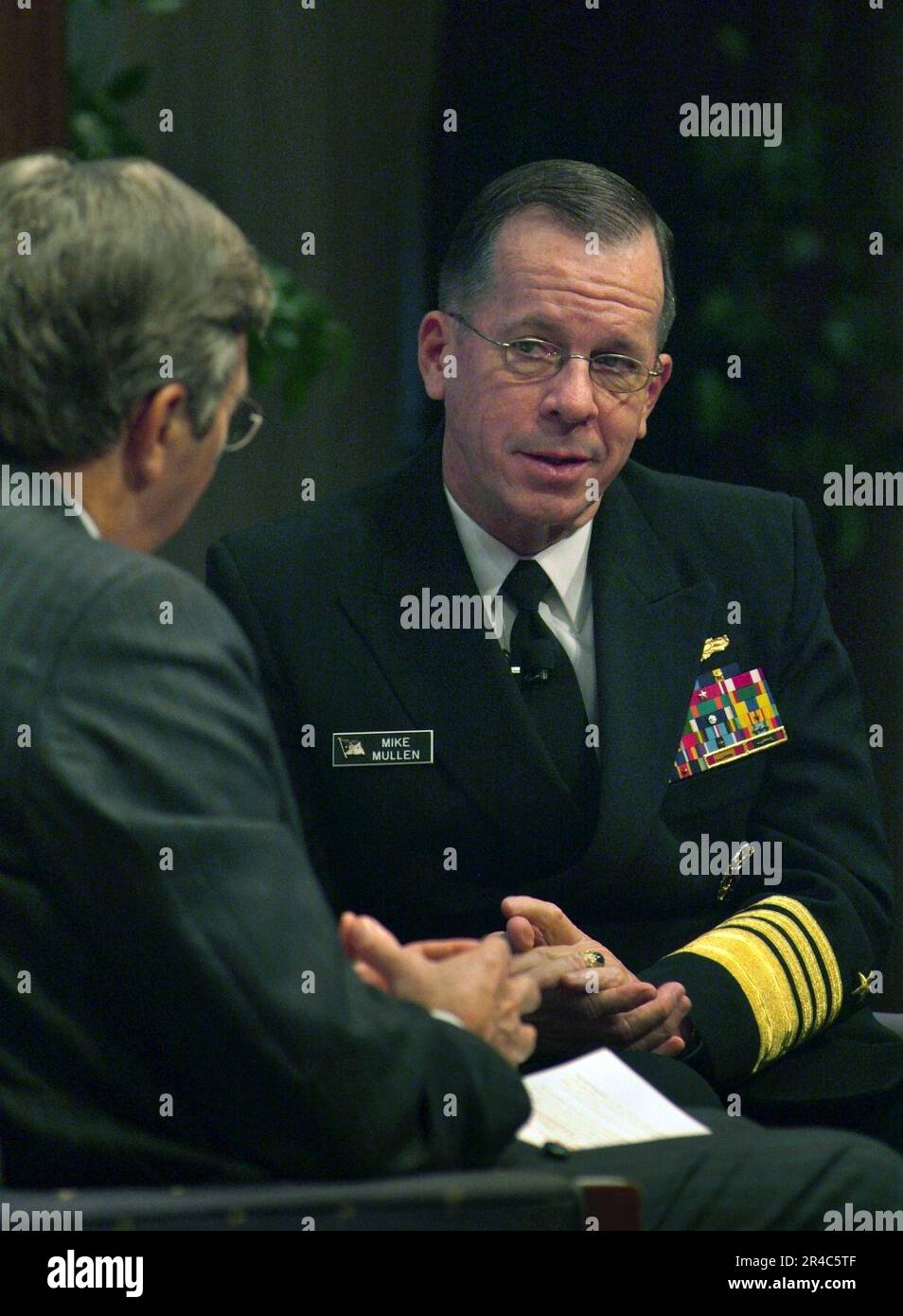 US Navy Chief of Naval Operations (CNO) Adm. Mike Mullen talks with ...