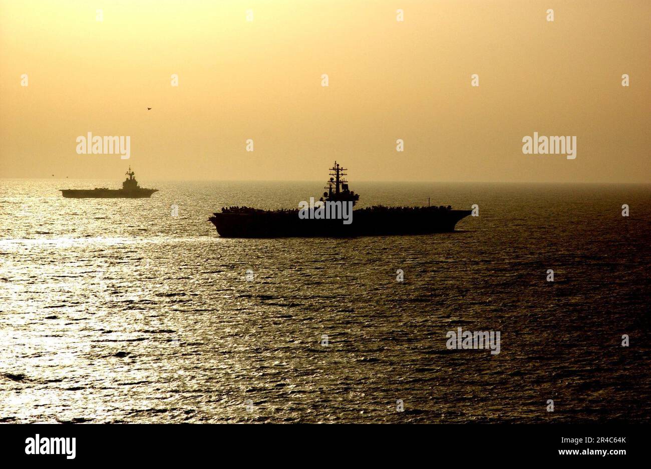 US Navy The Nimitz-class aircraft carrier USS Ronald Reagan (CVN 76 ...