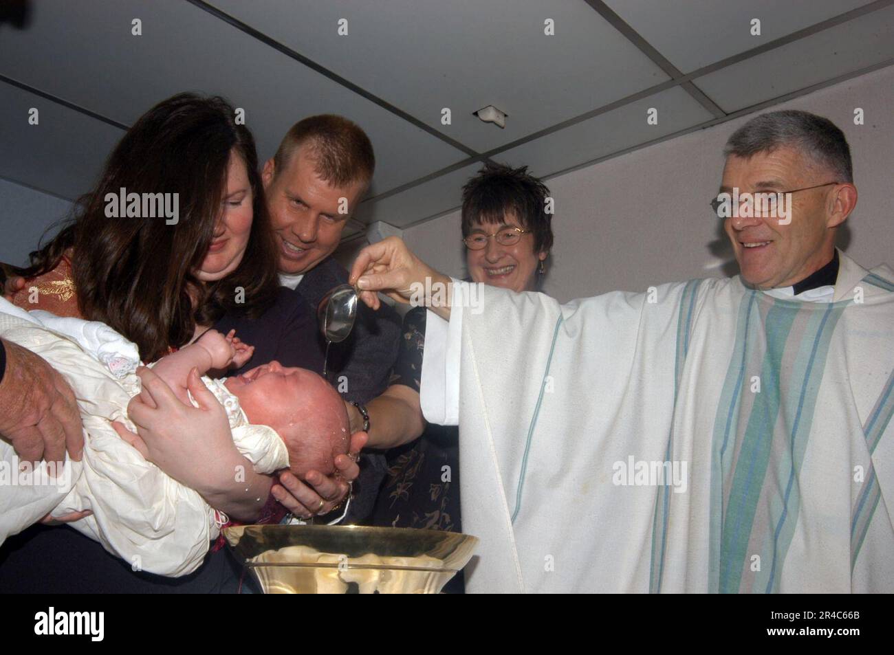 US Navy Commander 7th Fleet Chaplain, Capt. performs the first ...