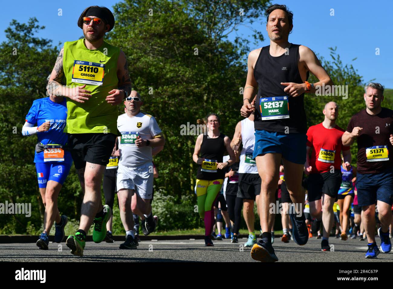 Edinburgh Scotland, UK 27 May 2023. Hundreds of runners make their way ...