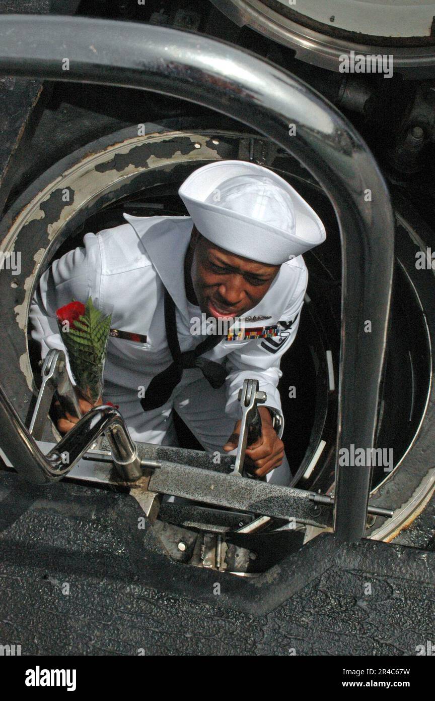 US Navy A Sailor assigned to the Los Angles-class submarine USS ...