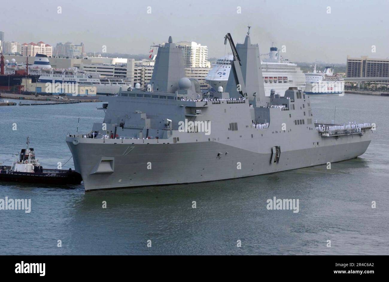 US Navy Amphibious transport dock USS San Antonio (LPD 17) arrives at ...