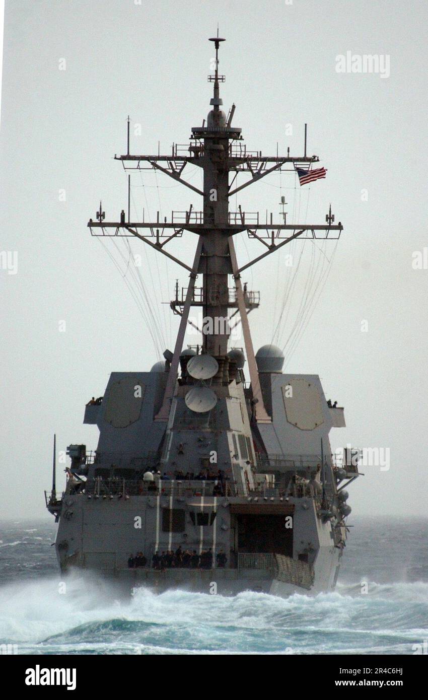 US Navy The guided missile destroyer USS McCampbell (DDG 85) maneuvers ...
