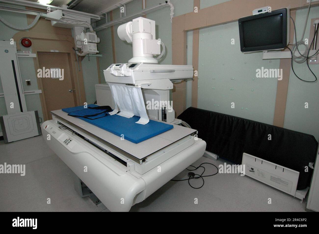 US Navy An X-Ray machine located aboard Military Sealift Command (MSC ...
