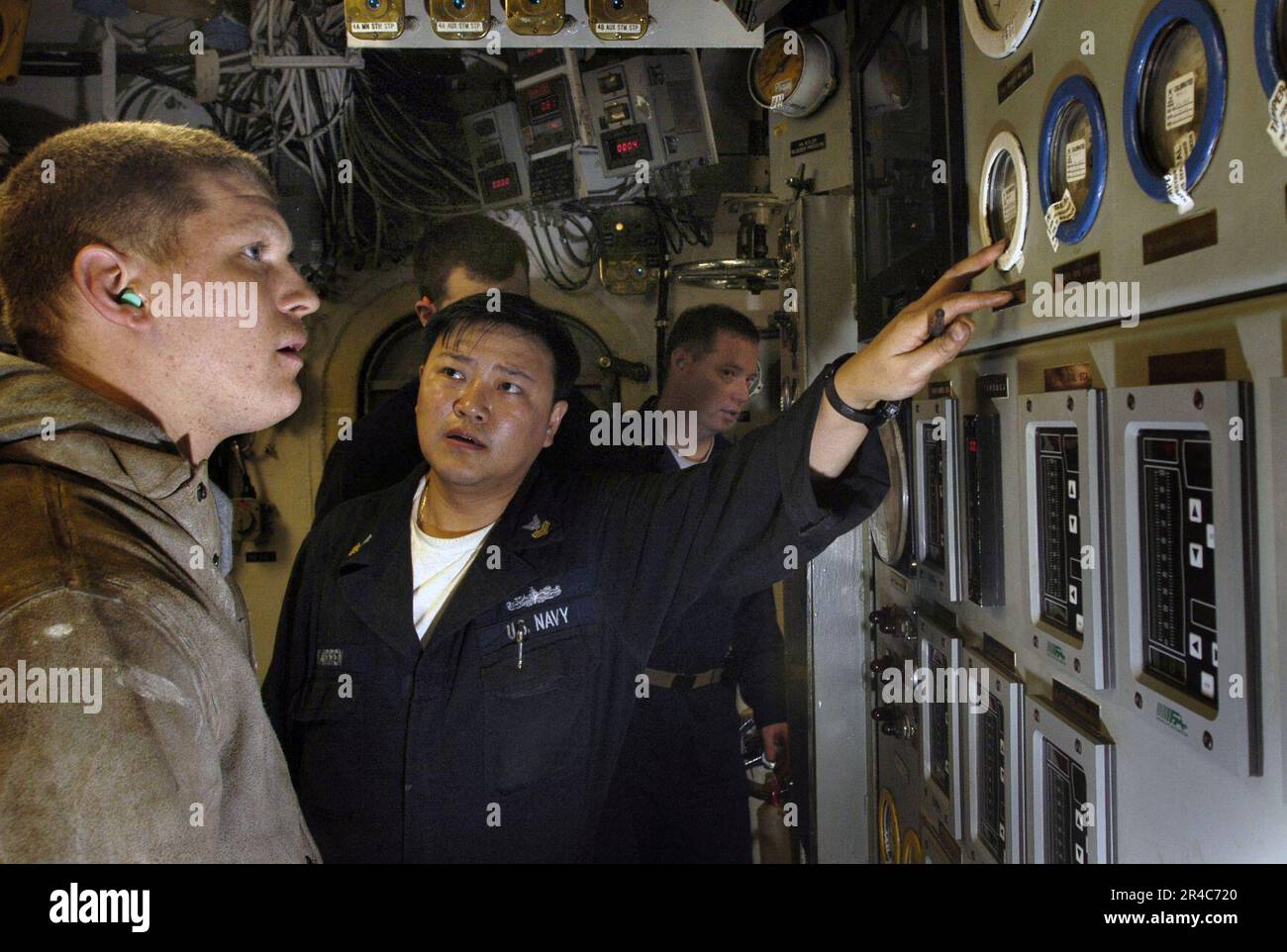 US Navy Machinist's Mate 1st Class and MachinistUs Mate 3rd Class ...