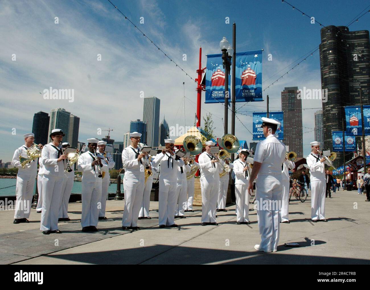 US Navy The Great Lakes Ceremonial Navy Band performs on Chicago's ...