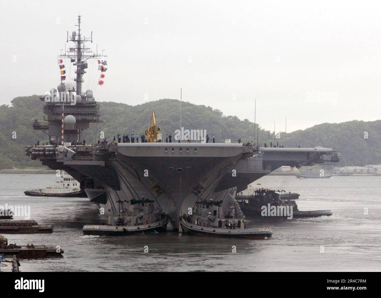 US Navy The conventionally powered aircraft carrier USS Kitty Hawk (CV ...