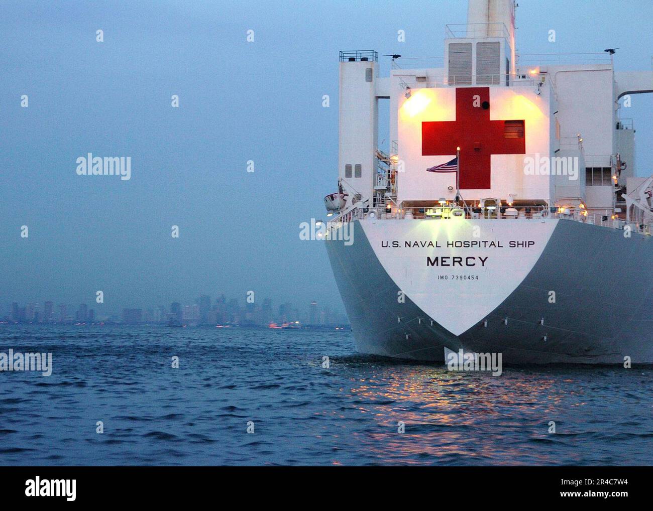 US Navy The Military Sealift Command (MSC) hospital ship USNS Mercy (T ...