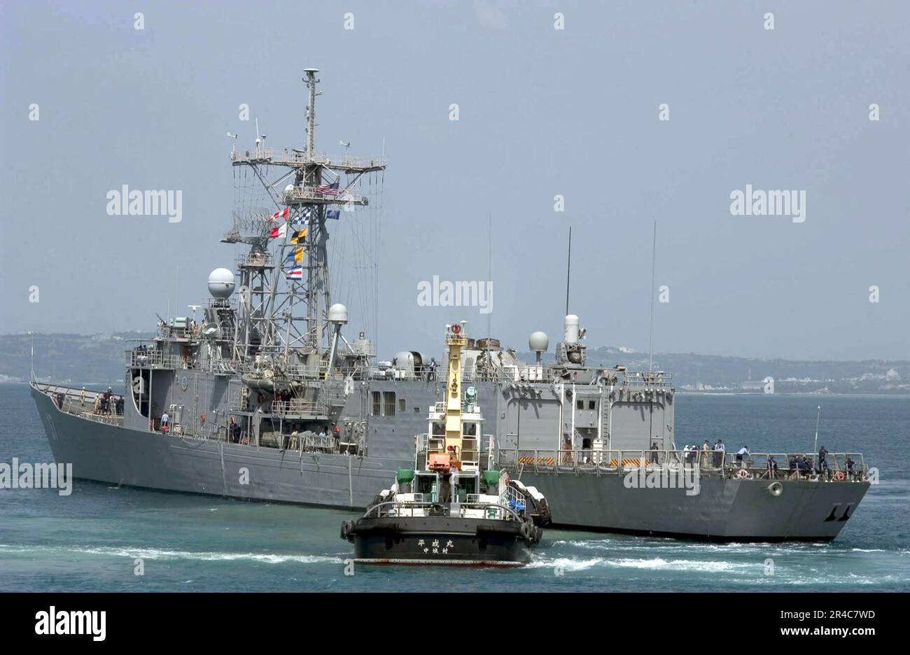US Navy The guided missile frigate USS Crommelin (FFG 37) gets underway ...