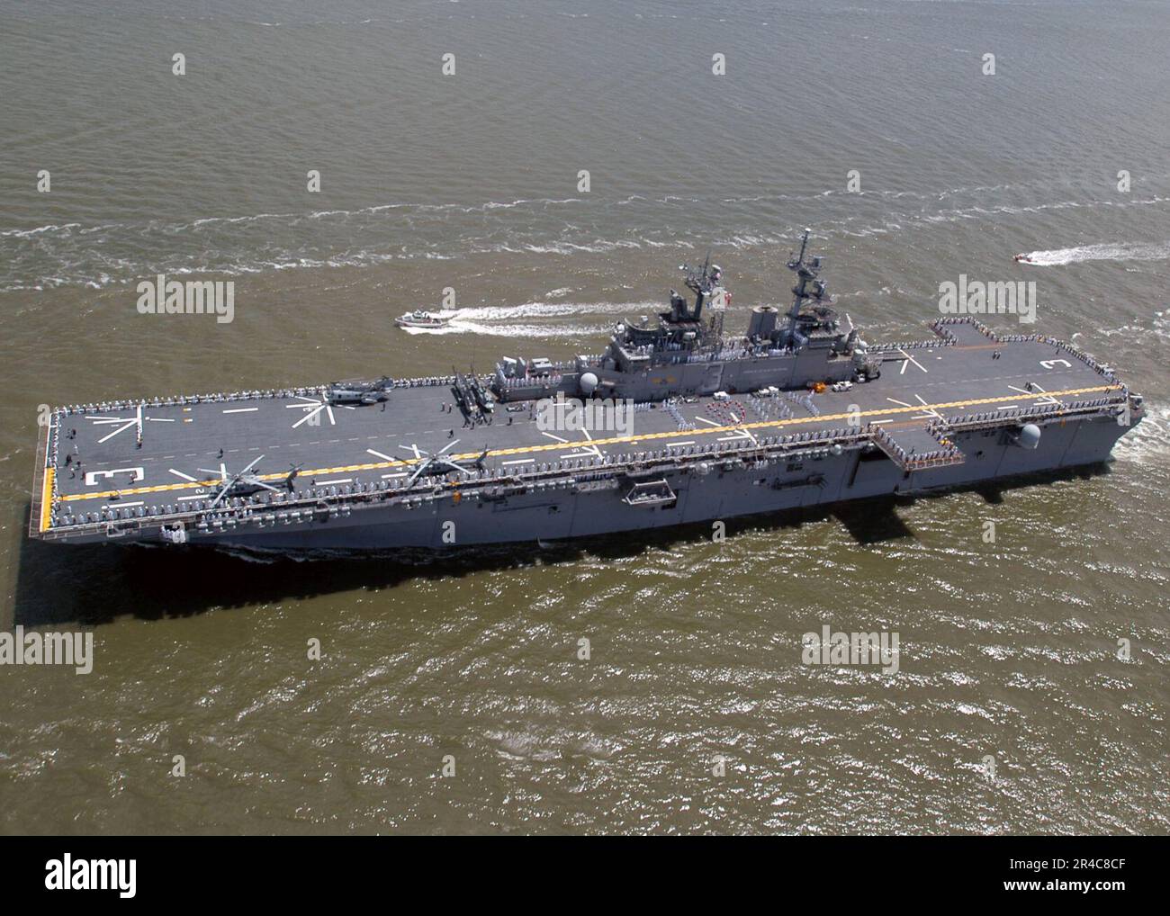 US Navy Sailors spell out the message I Love New York on the flight ...