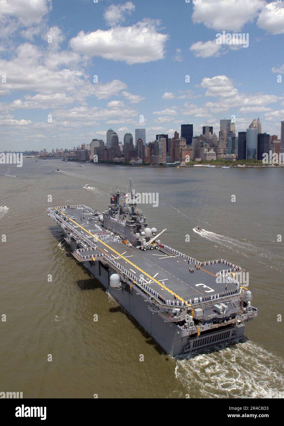 US Navy Sailors spell out the message I Love New York on the flight ...